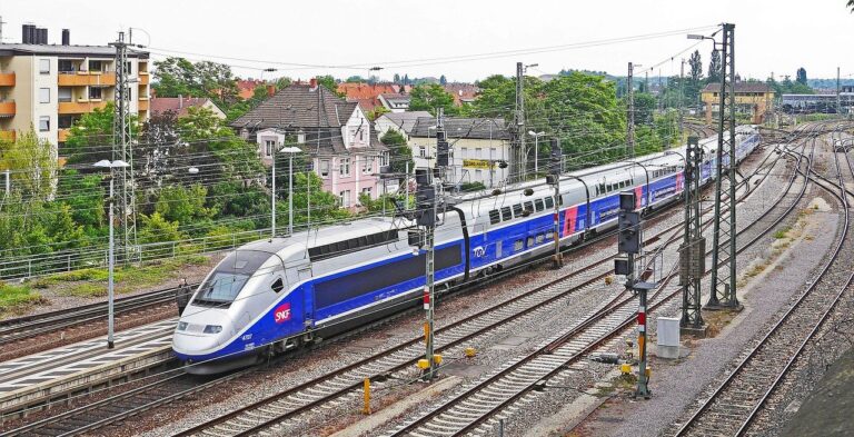 Express trains in Europe: EuroCity, Eurostar, TGV and ICE - Train-Ride.com